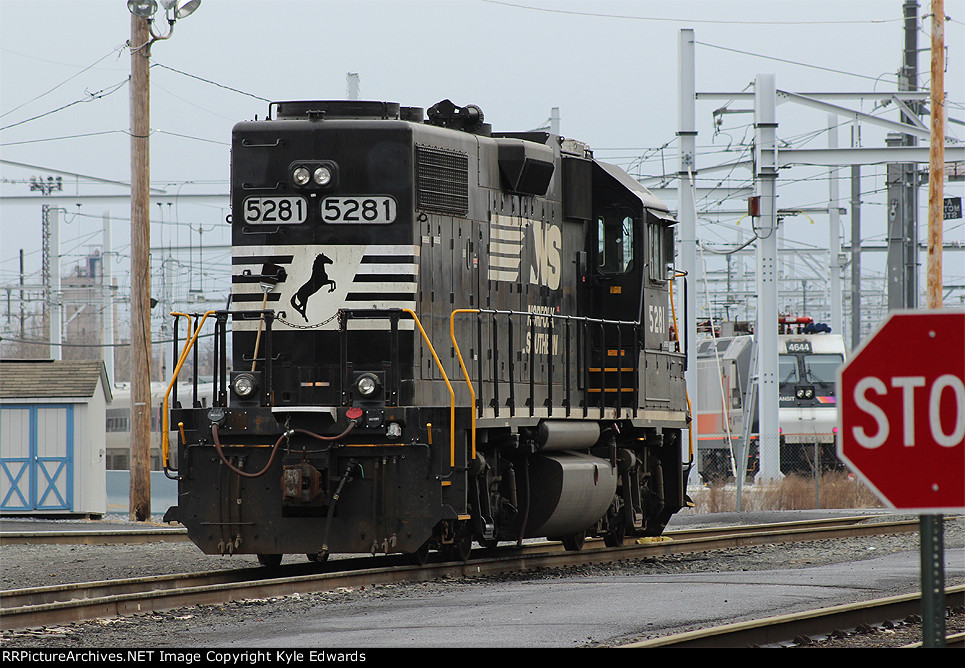 NS GP38-2 #5281